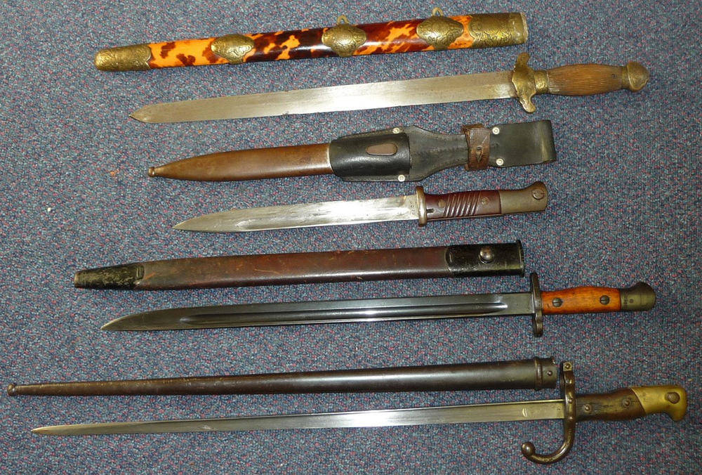 Lot 132 - A Chinese Sword, with 42cm double edge steel