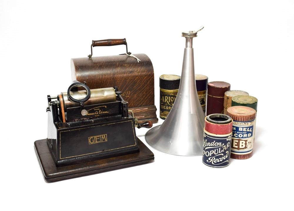 Lot 2084 - Edison Gem Phonograph no.273479 in wooden